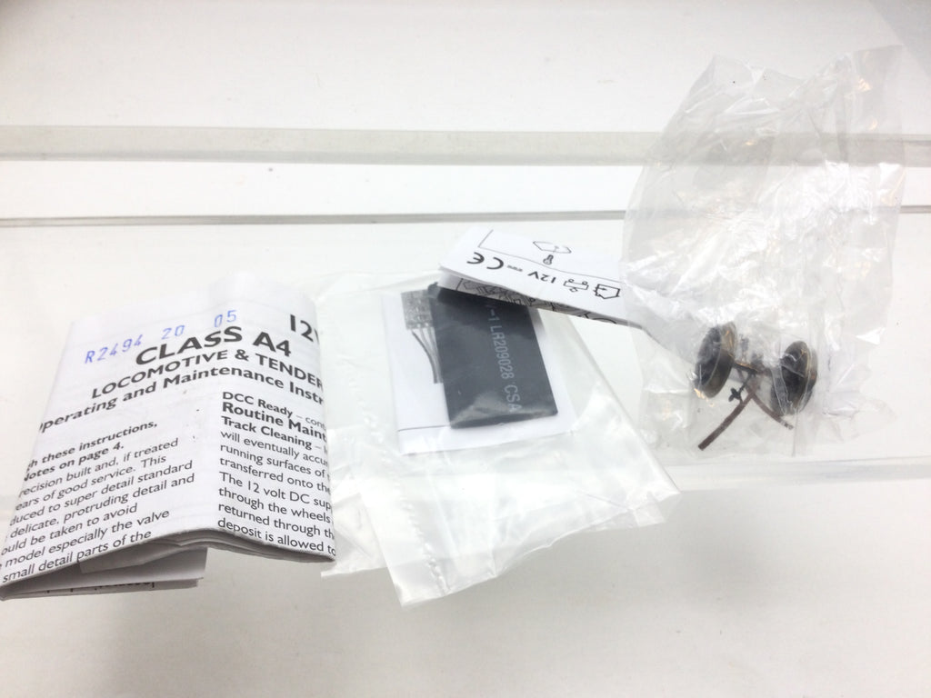 Hornby R2494 OO Gauge BR Green A4 Class 60020 Guillemot (NEEDS ATTN)