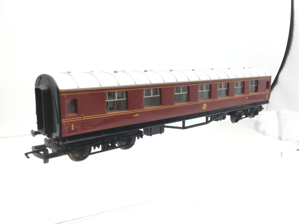 Hornby R433 OO Gauge LMS Stanier Composite Coach 3934