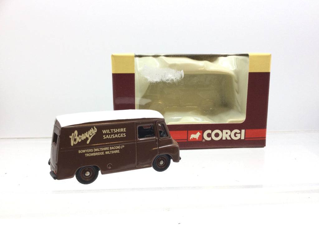 Corgi DG201004 1:76/OO Gauge Morris LD Van Bowyers Sausages