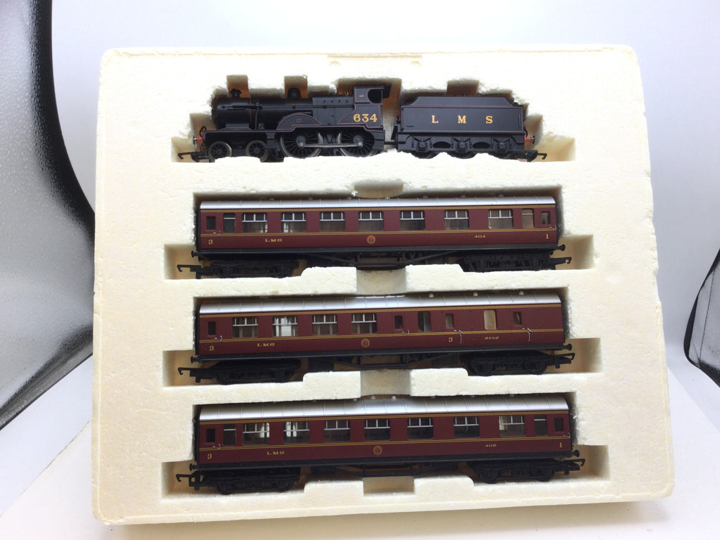Hornby R2172 OO Gauge LMS Class 2P 4-4-0 Loco & Stanier Coach Set