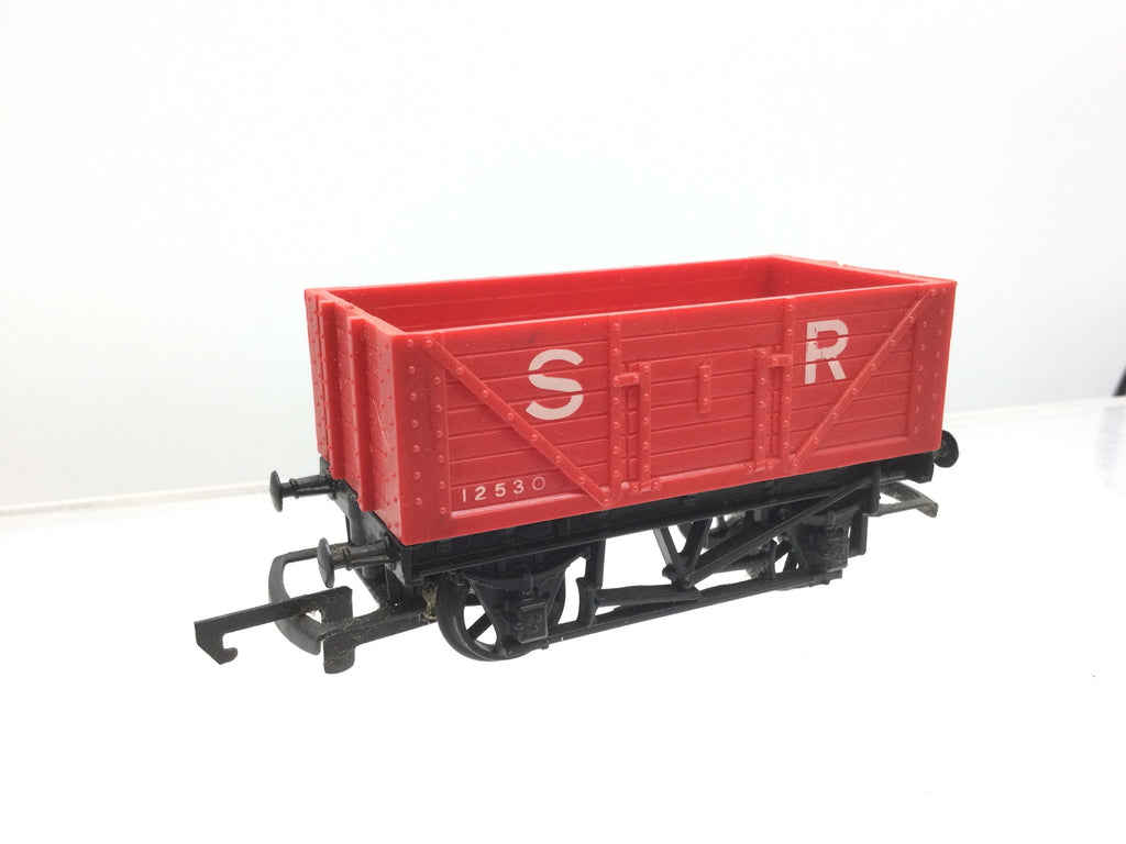 Hornby R010 OO Gauge 7 Plank Wagon SR 12530 Red