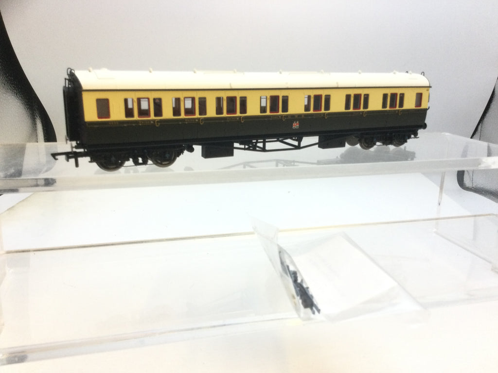 Hornby R4682 OO Gauge GWR Collett Bow Ended Corr Comp L/H Coach 6520