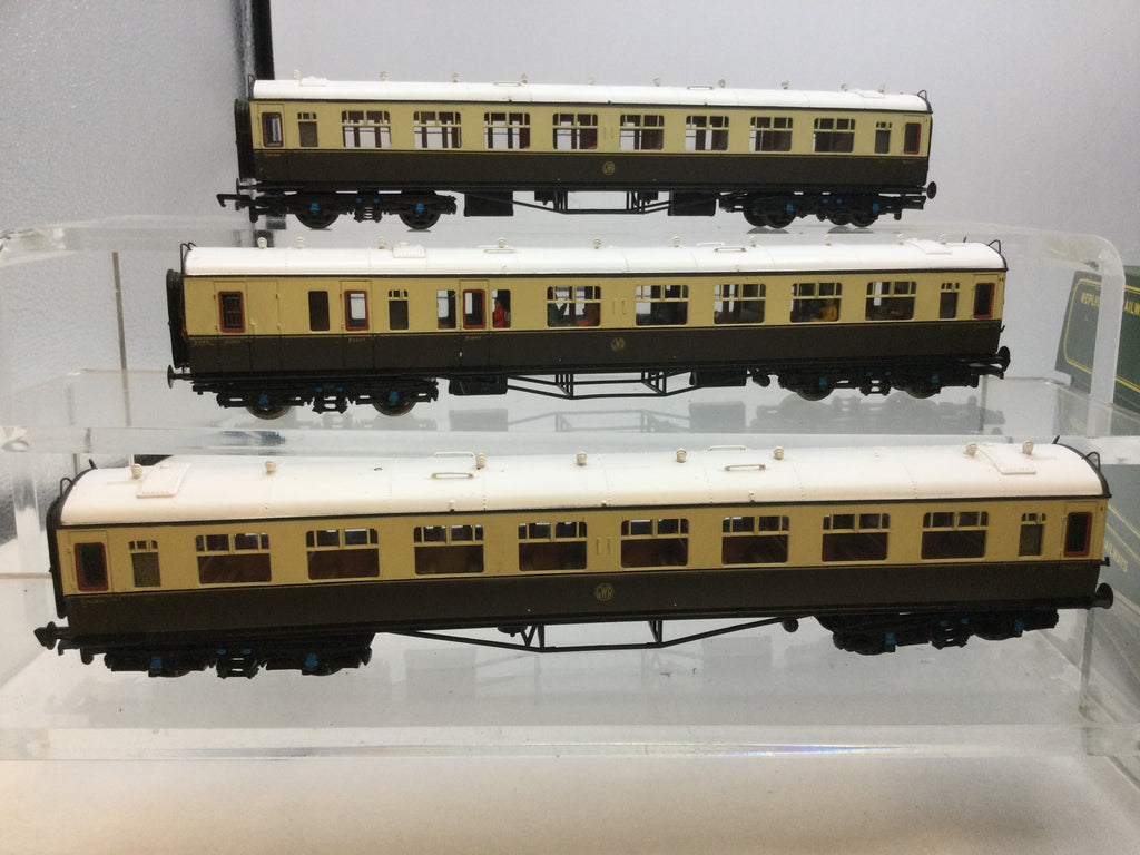 Replica 12041/12051 OO Gauge GWR Collett Coach x3 (Faded Paint)