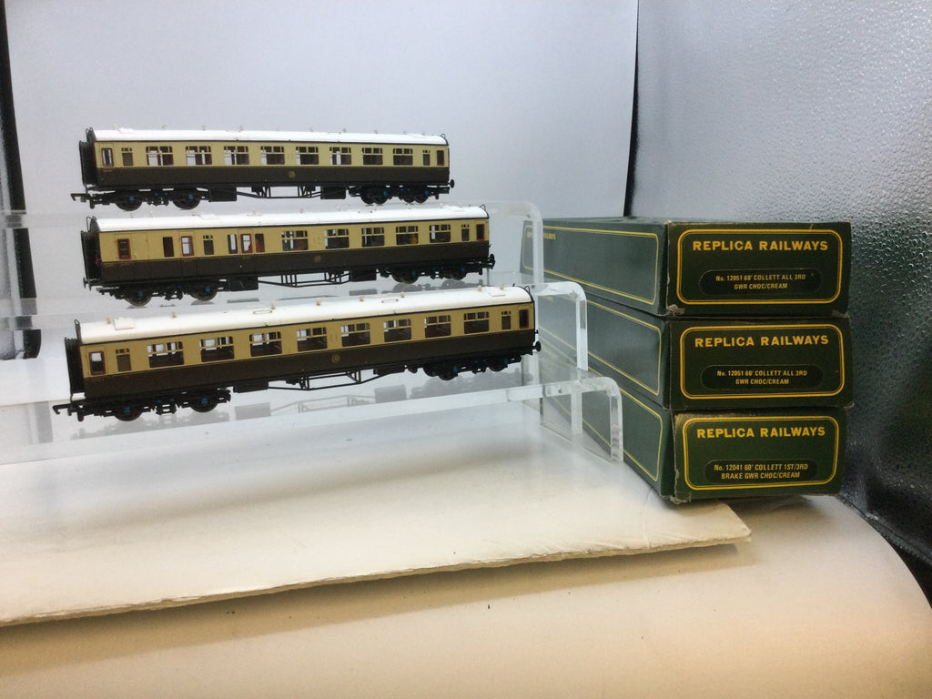Replica 12041/12051 OO Gauge GWR Collett Coach x3 (Faded Paint)
