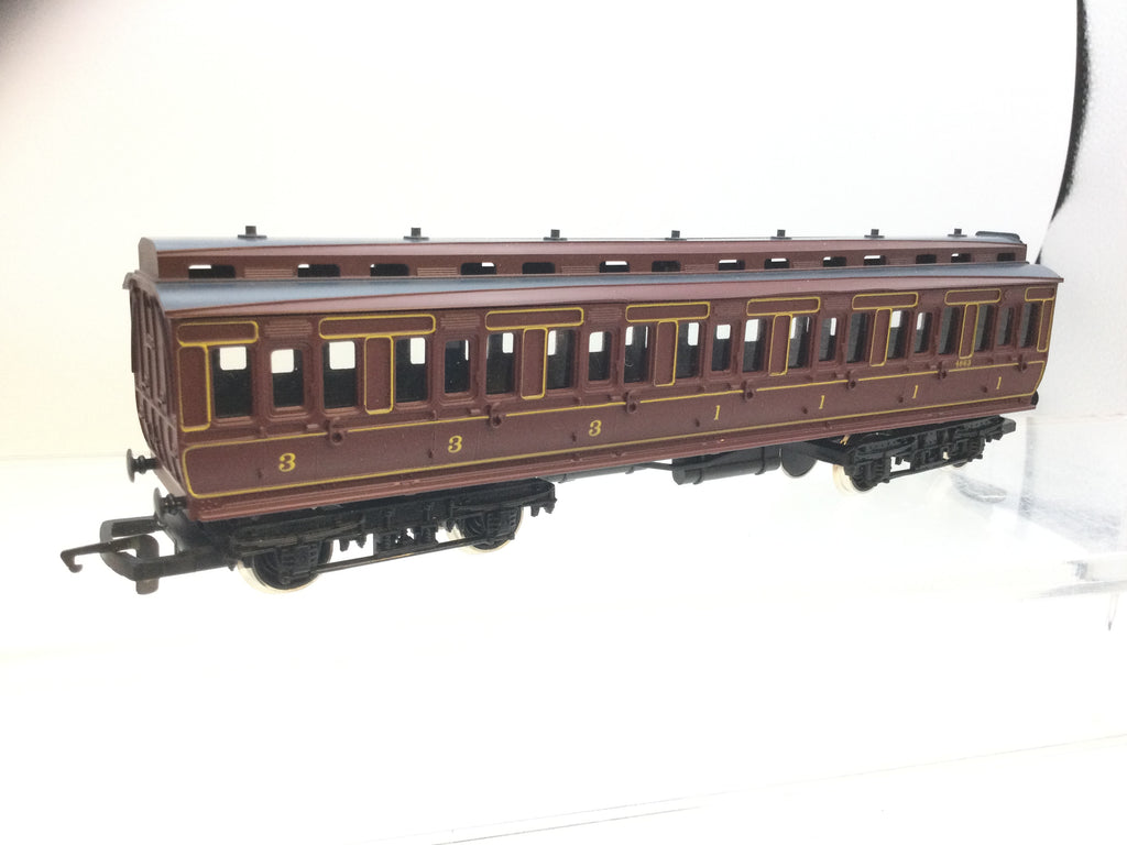 Hornby R384 OO Gauge LMS Maroon Clerestory Coach 4863
