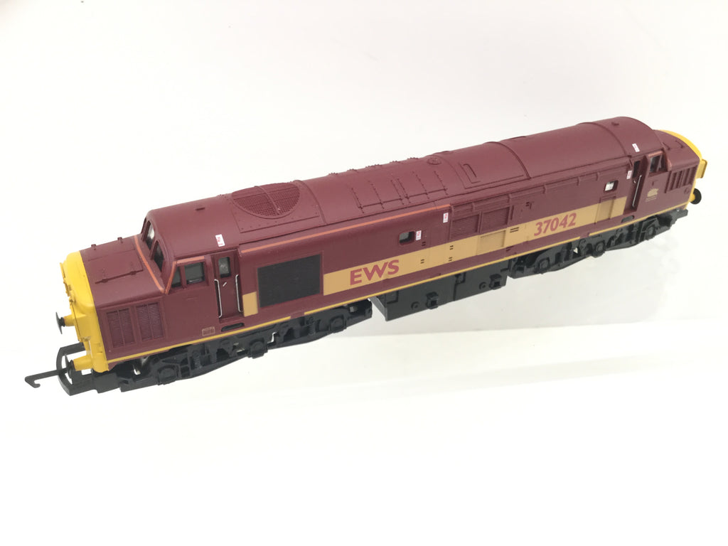 Hornby R2027 OO Gauge EWS Class 37 No 37042