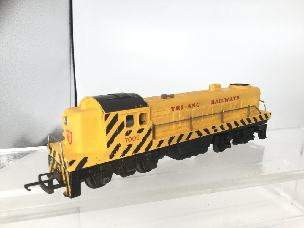 Triang R155 OO Gauge Switcher Locomotive 7005 (L1)