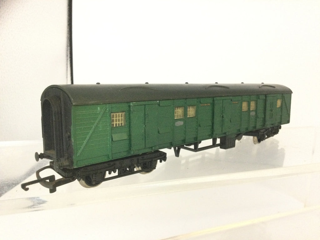 Triang R226 OO Gauge SR Bogie Luggage Van (REPAINTED)