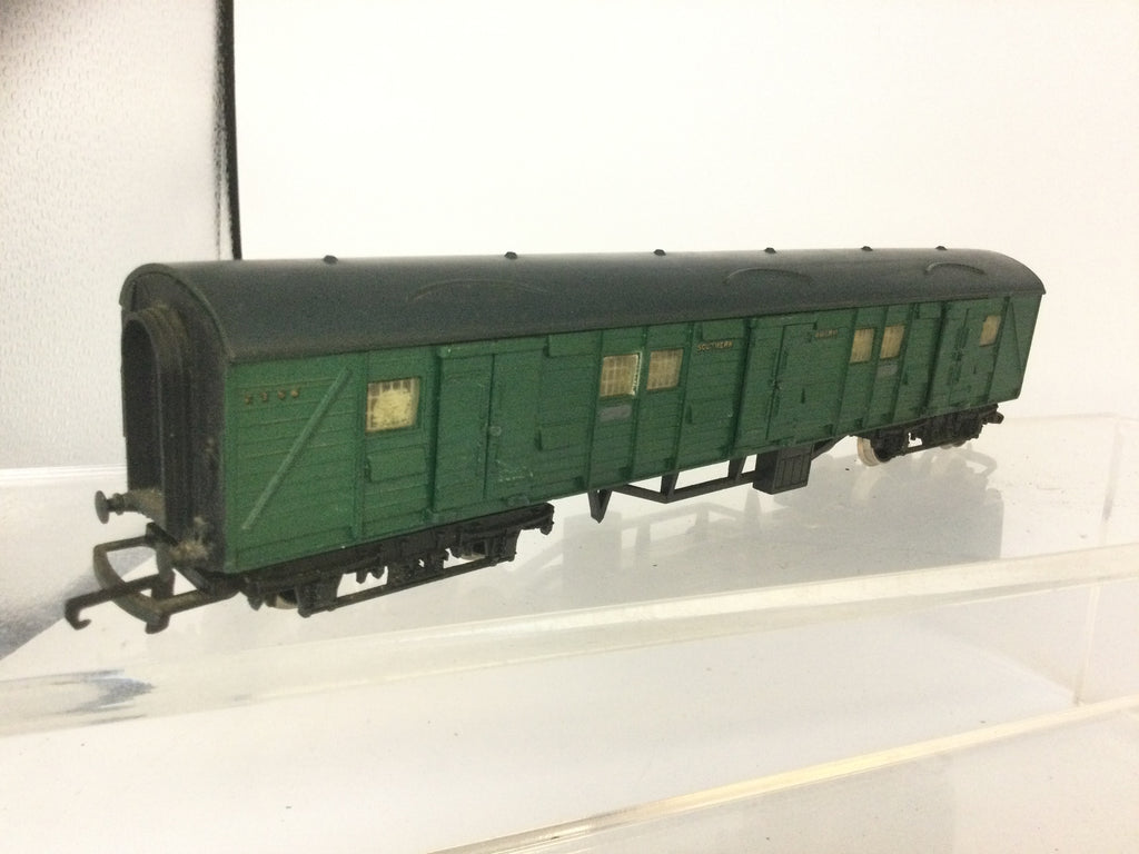 Triang R226 OO Gauge SR Bogie Luggage Van (REPAINTED)