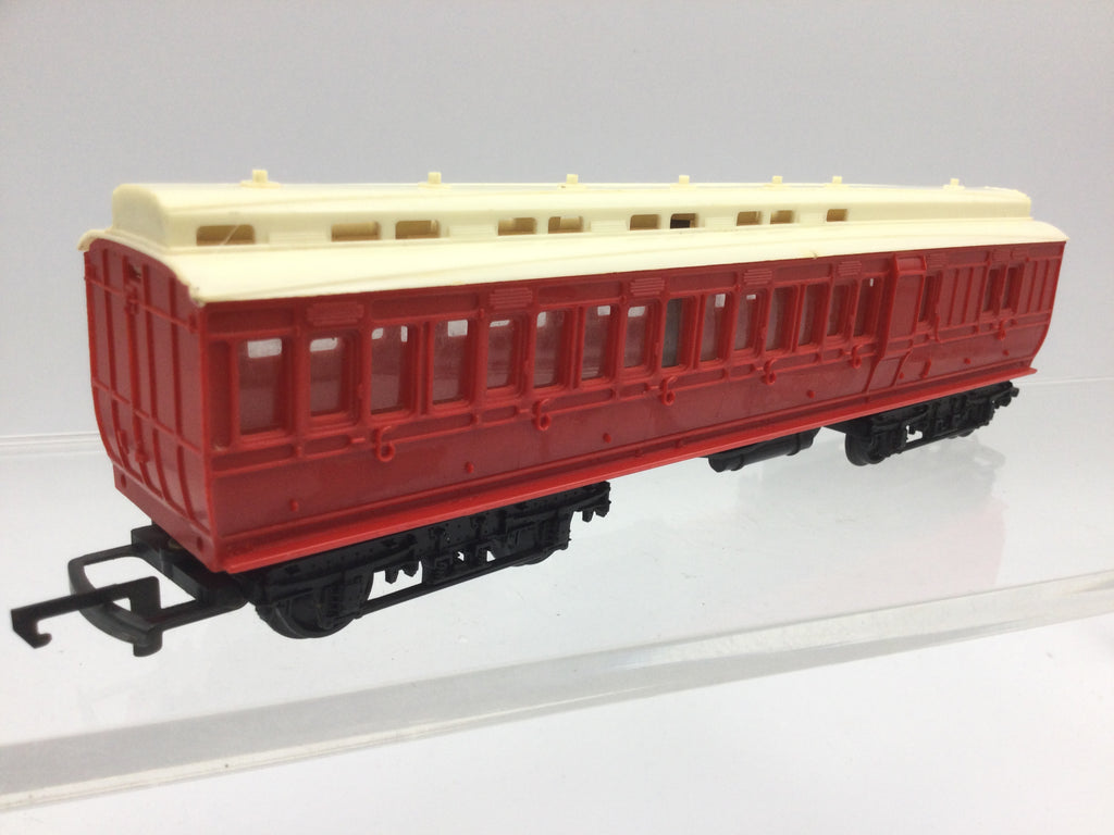 Hornby R761 OO Gauge Red Clerestory Brake Coach (Ex R505 Set) RARE