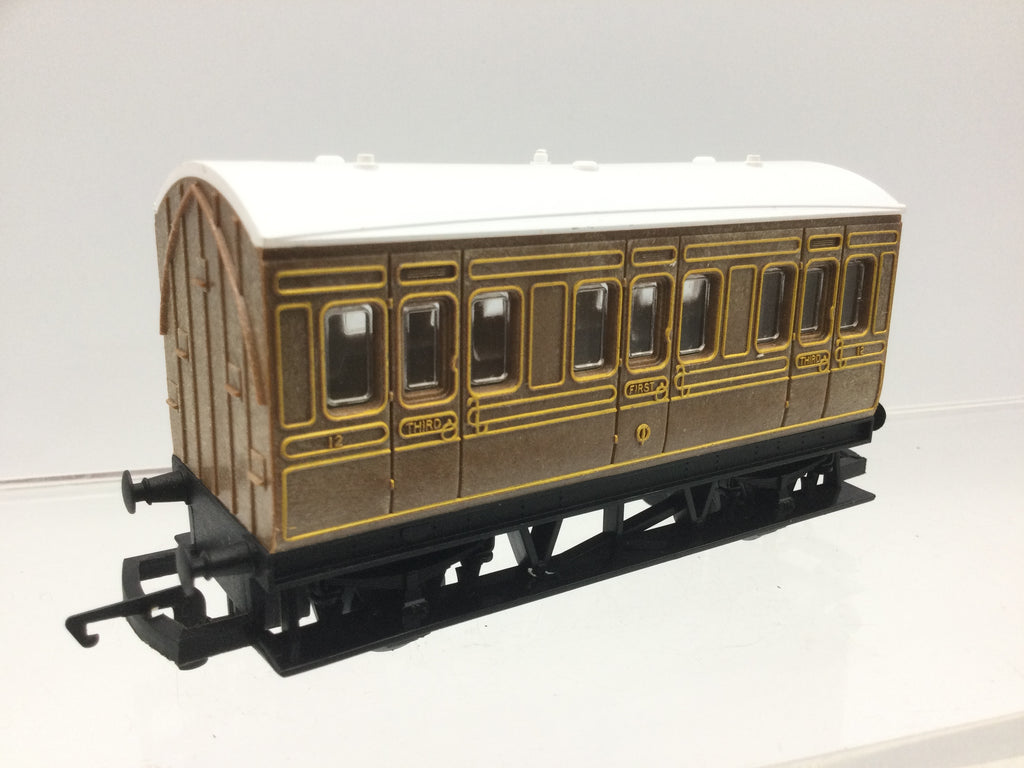 Hornby R498 OO Gauge 4 Wheel Coach LNER Teak