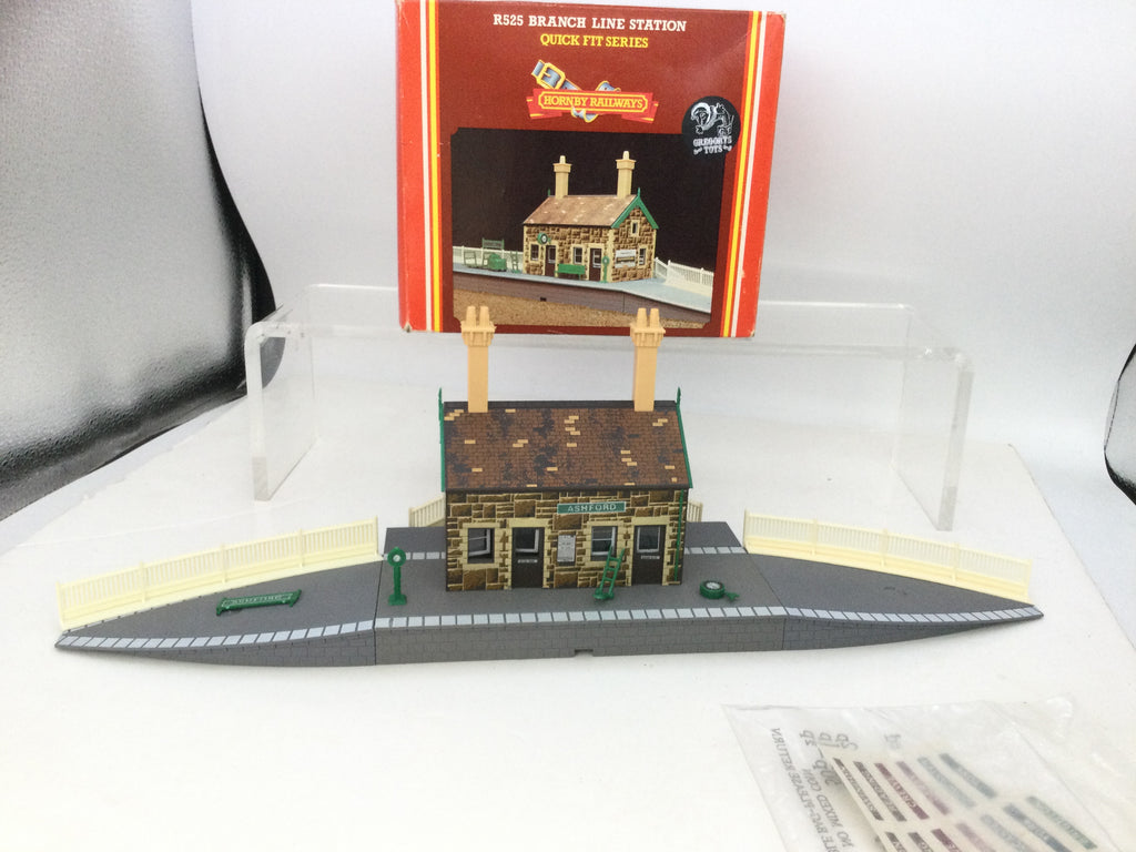 Hornby R525 OO Gauge Branch Line Station