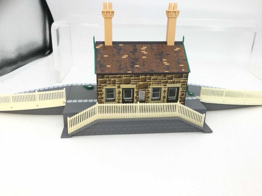 Hornby R525 OO Gauge Branch Line Station