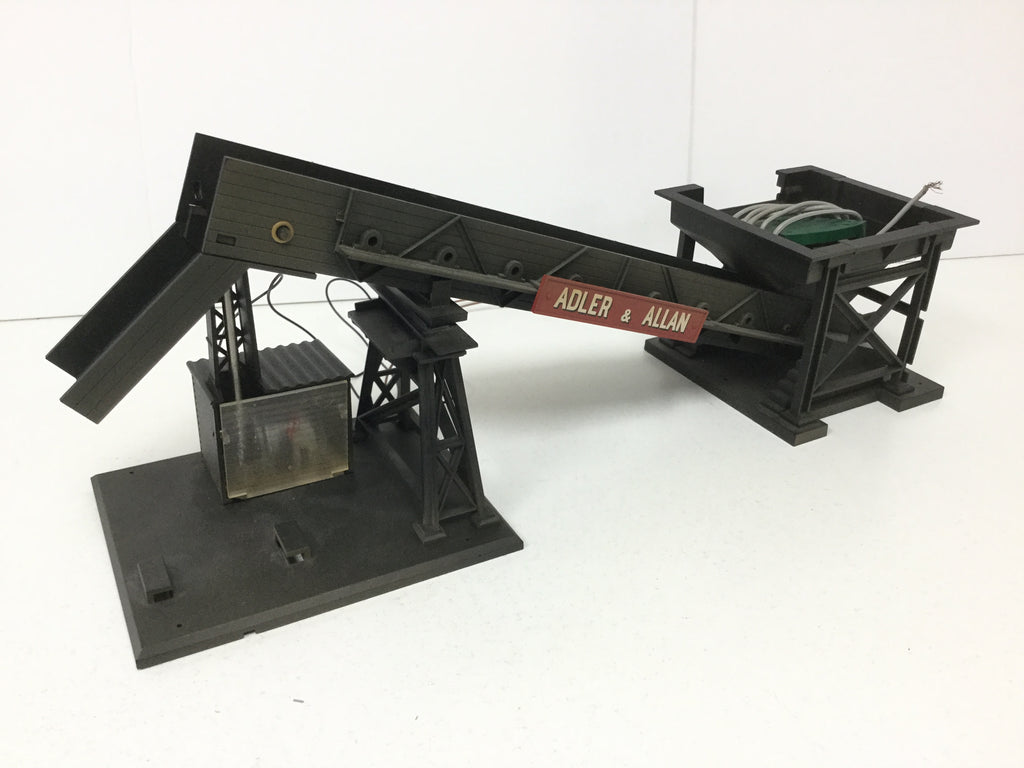 Hornby R8131 OO Gauge Operating Conveyor Adler and Allan
