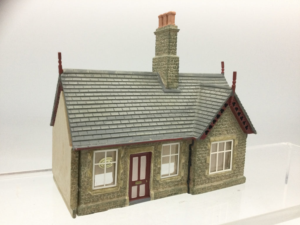 Bachmann 44-013 OO Gauge Market Hampton Station Waiting Room