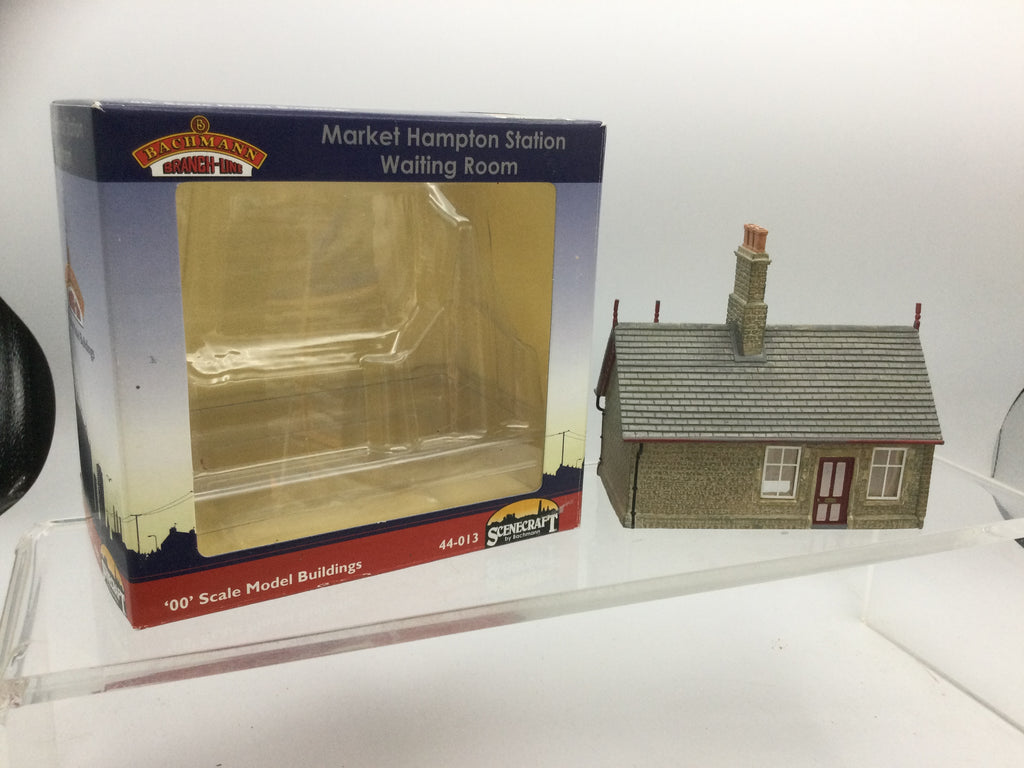 Bachmann 44-013 OO Gauge Market Hampton Station Waiting Room